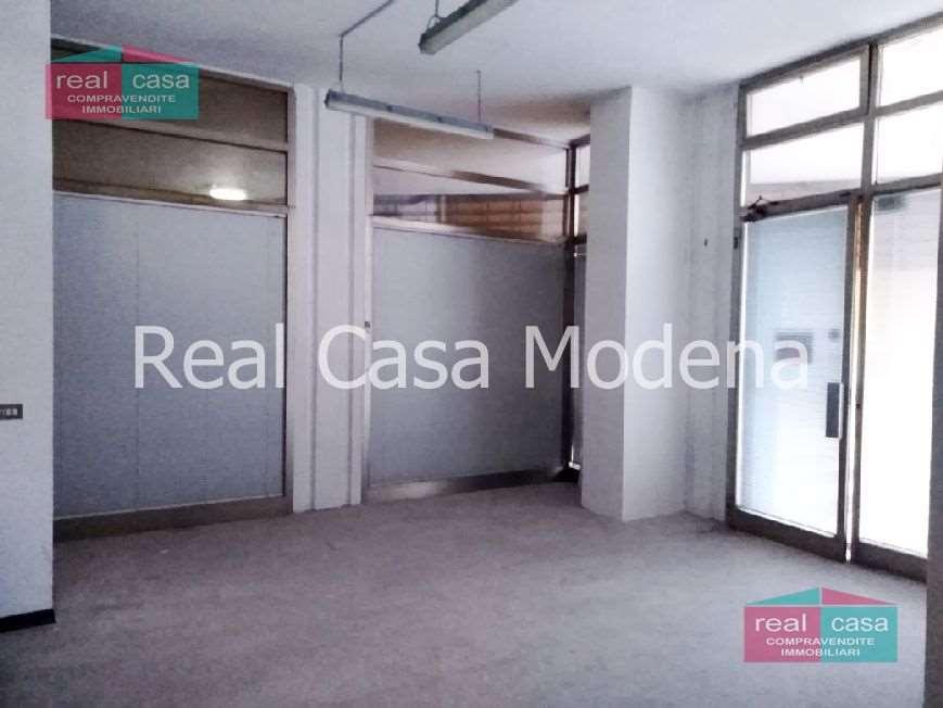 Negozio in vendita a Modena