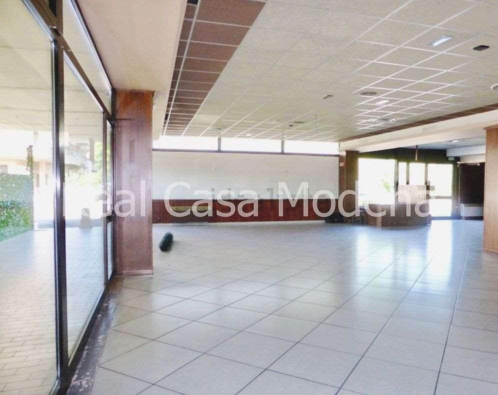 Negozio in vendita a Modena