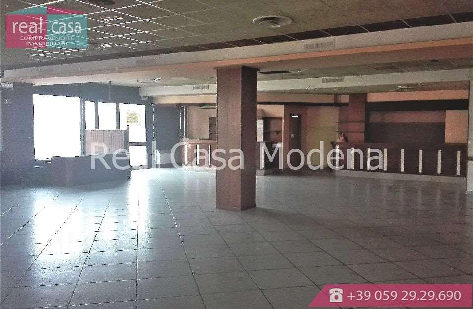 Negozio in affitto a Modena