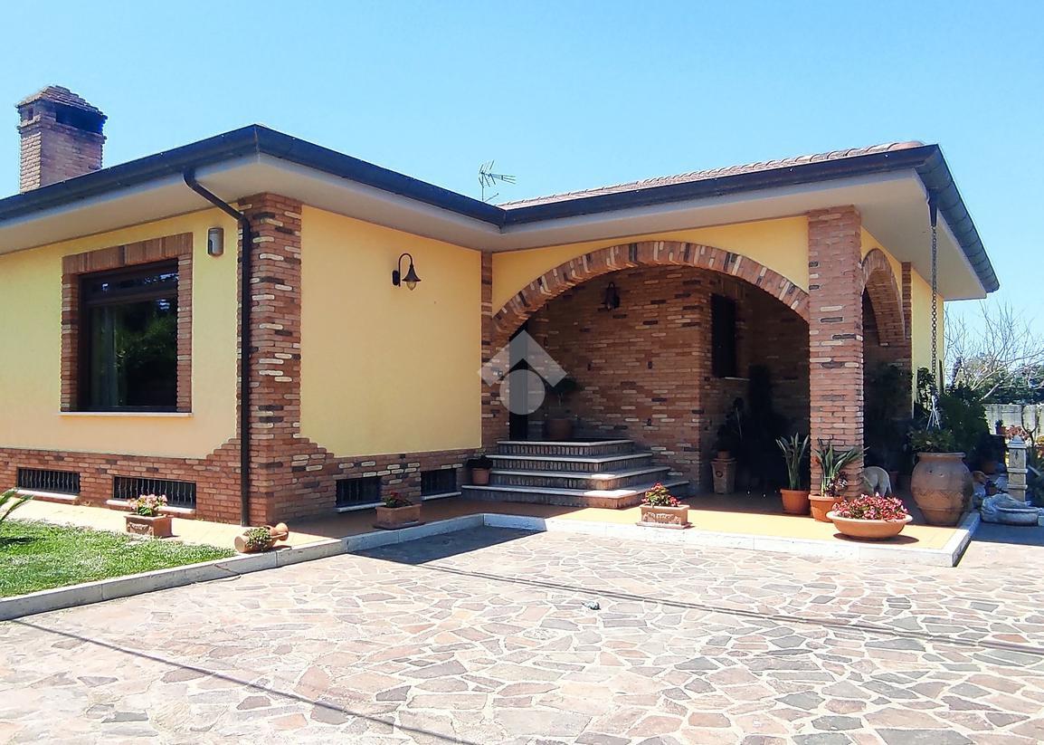 Villa in vendita a Latina