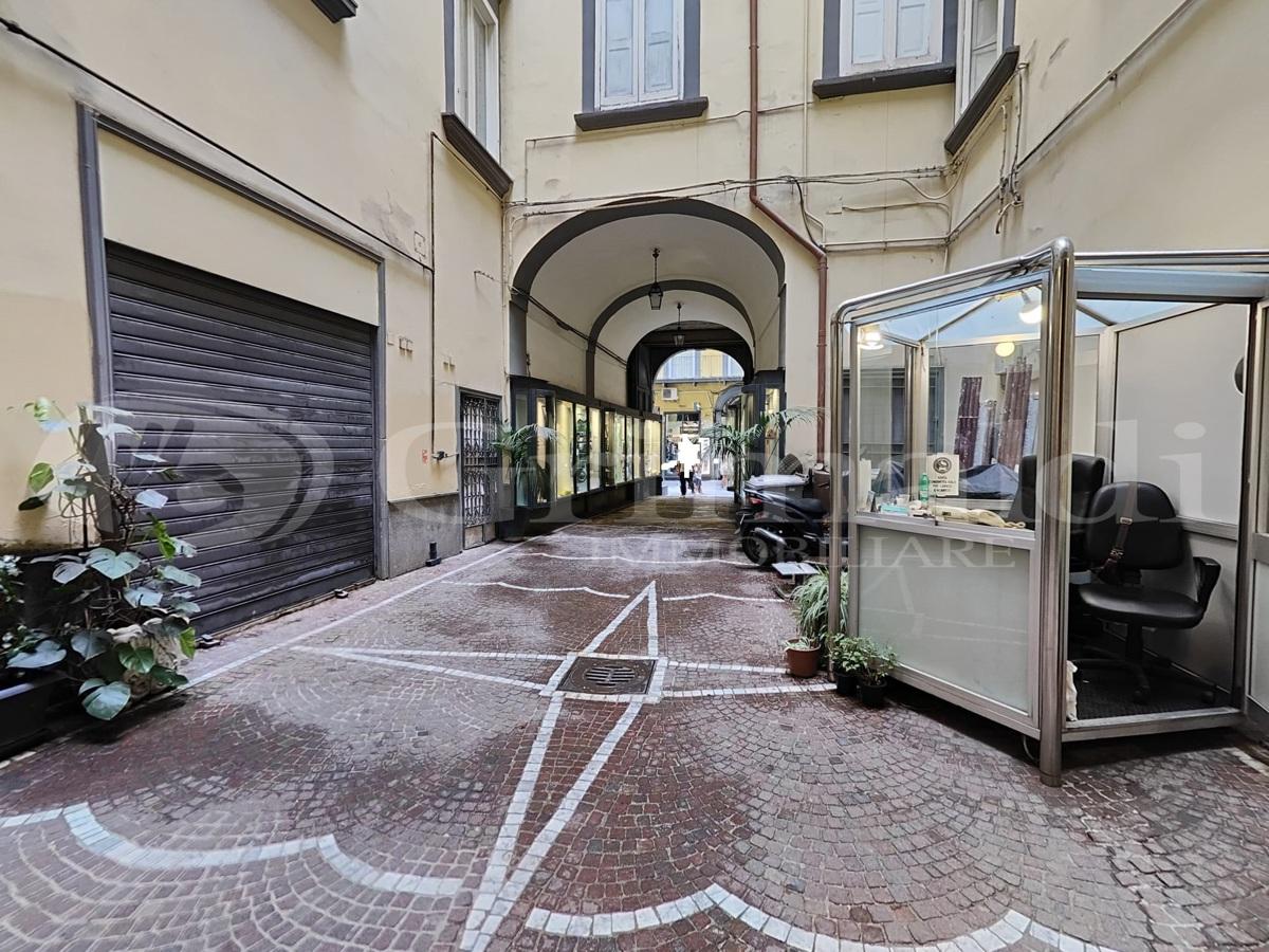 Negozio in affitto a Napoli