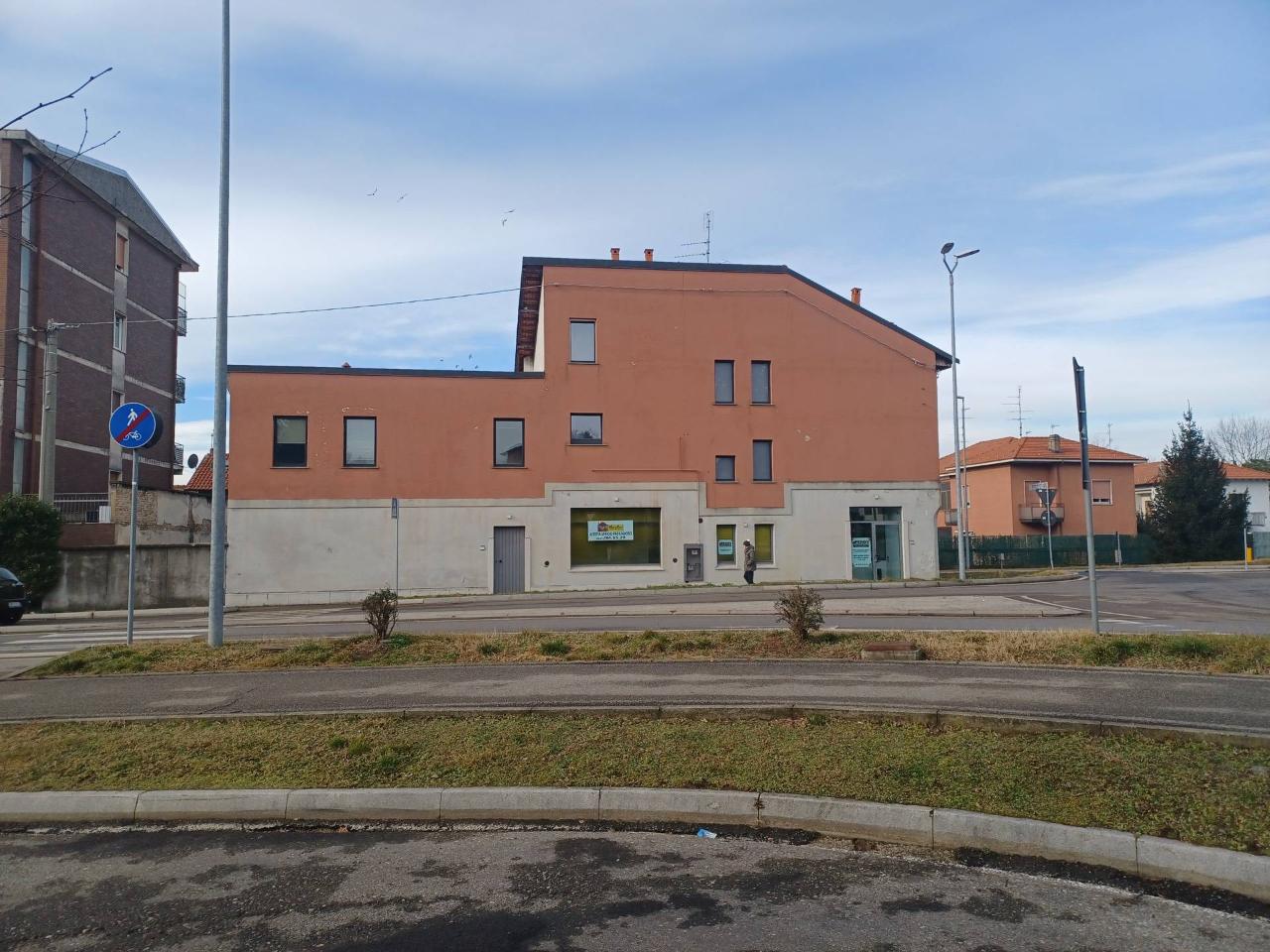 Negozio in affitto a Tradate