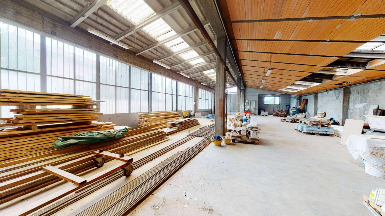 Capannone in vendita a Venegono Superiore