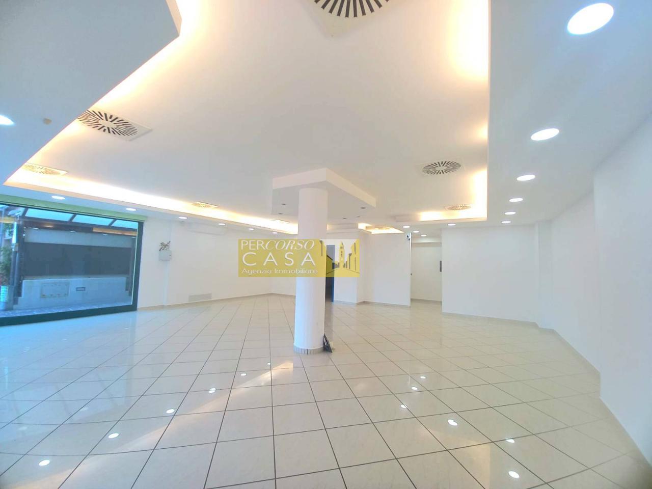 Negozio in affitto a Alba Adriatica