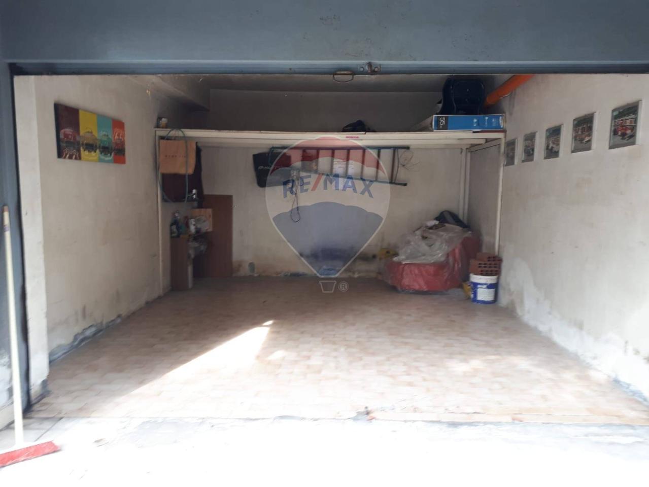 Box in vendita a Gravina Di Catania