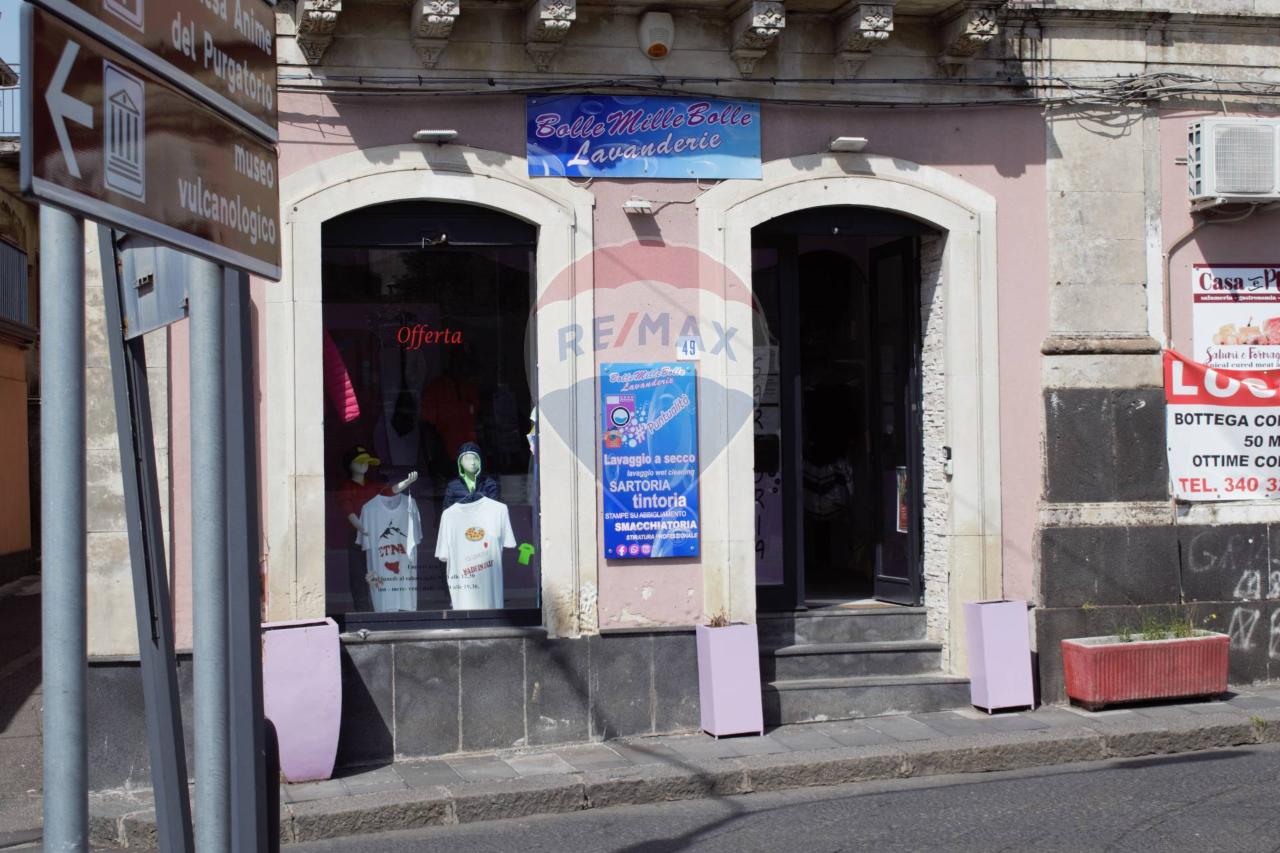Esercizio commerciale in vendita a Nicolosi