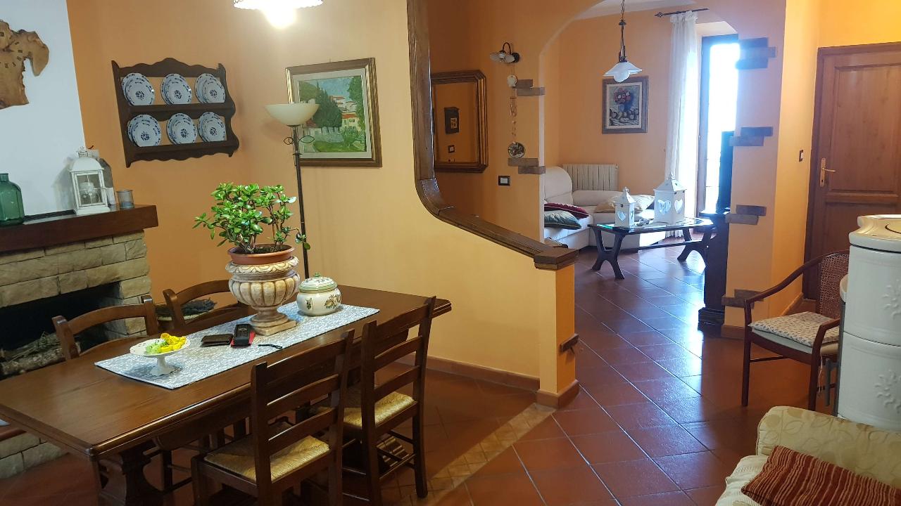 Appartamento in vendita a Camporgiano