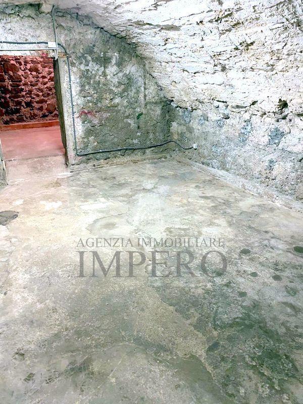 Magazzino in vendita a Isolabona