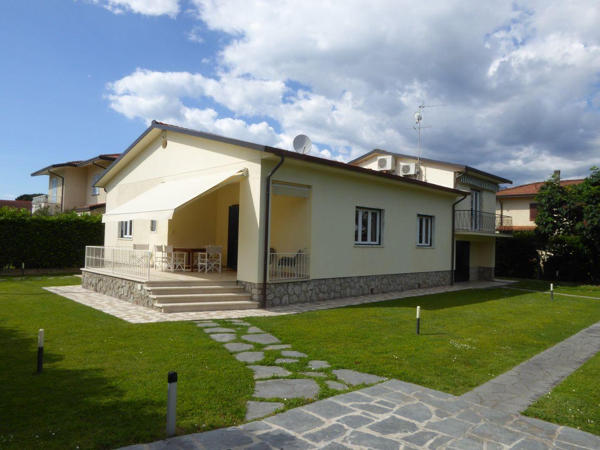 Casa indipendente in affitto a Forte Dei Marmi