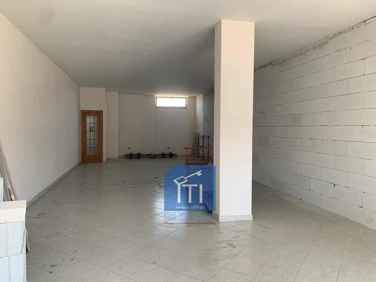 Negozio in affitto a Giugliano In Campania