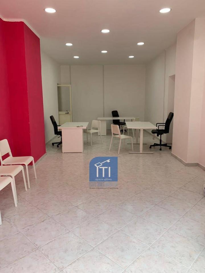 Negozio in vendita a Giugliano In Campania