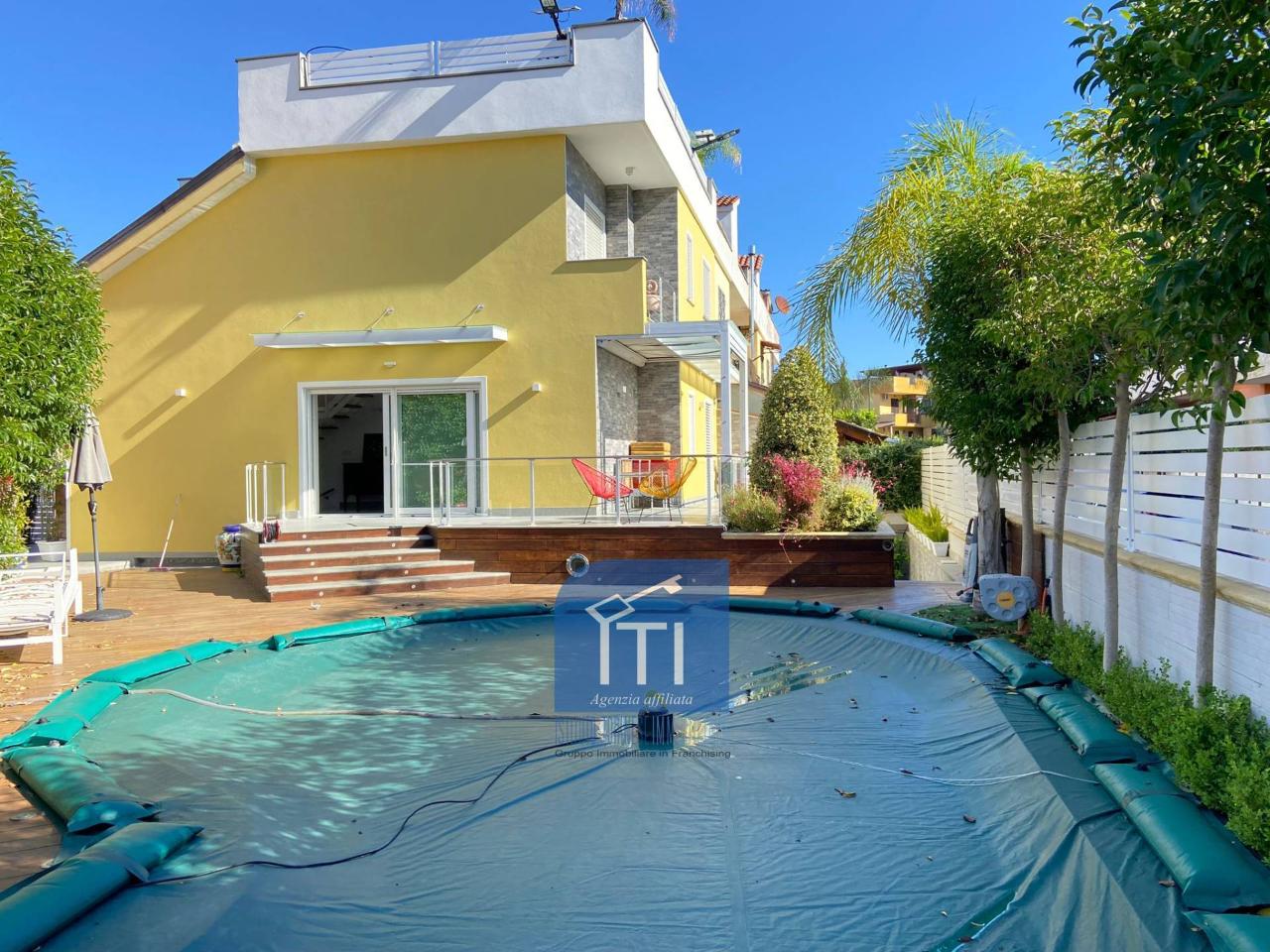 Villa in affitto a Giugliano In Campania