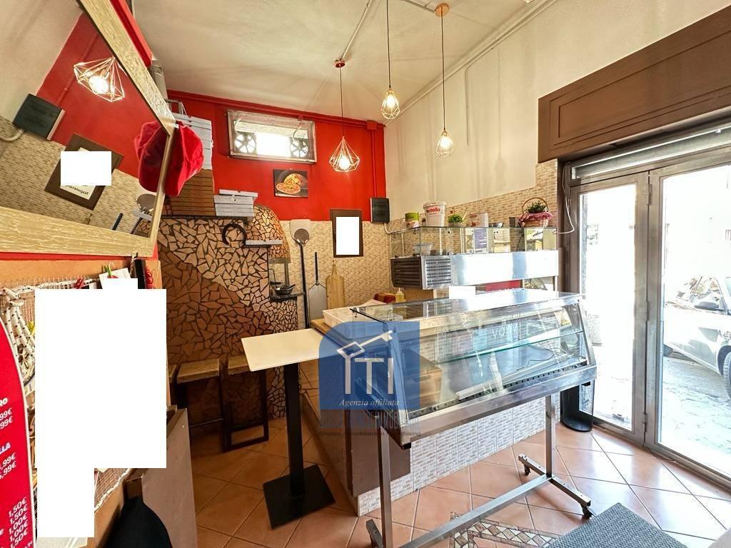 Esercizio commerciale in vendita a Qualiano