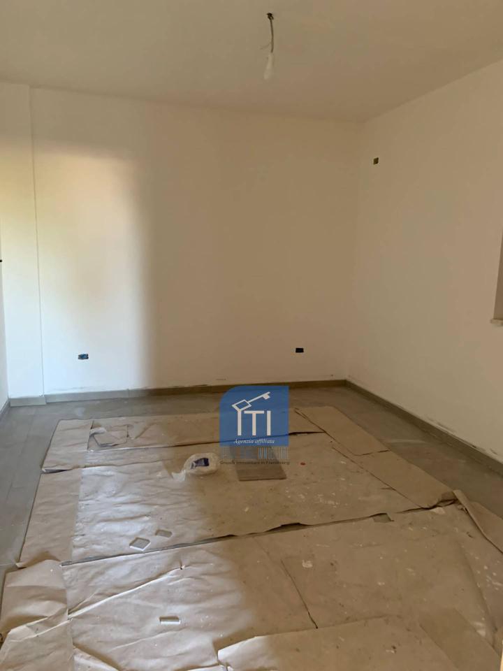 Negozio in affitto a Qualiano