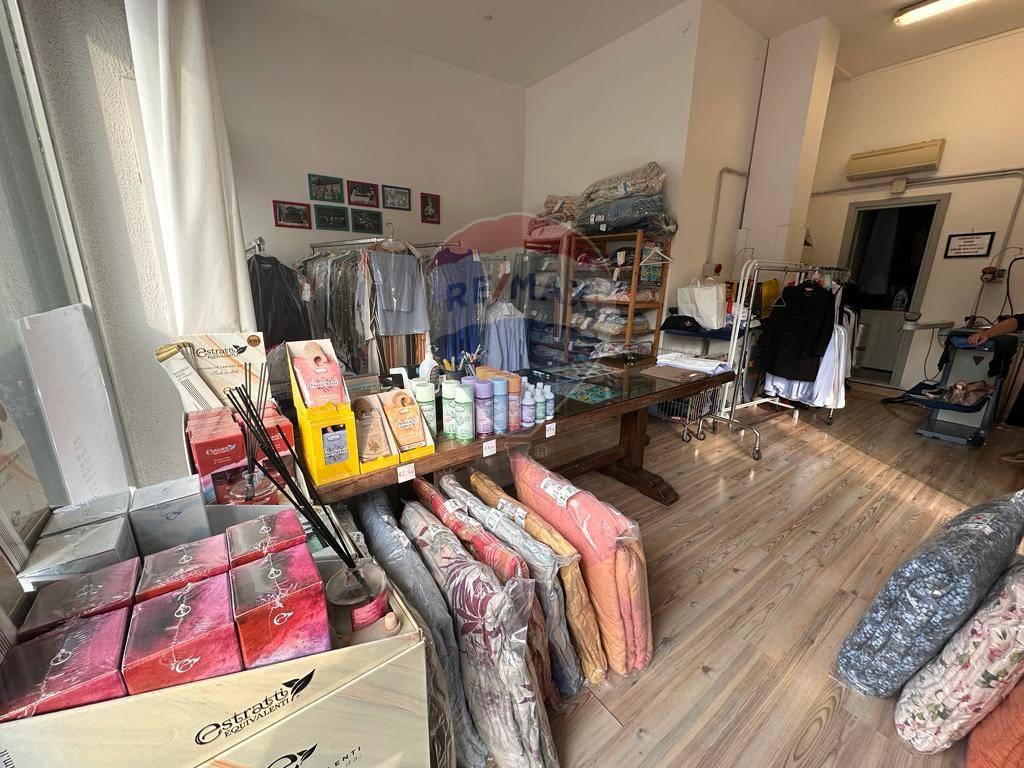 Esercizio commerciale in vendita a Agrate Brianza