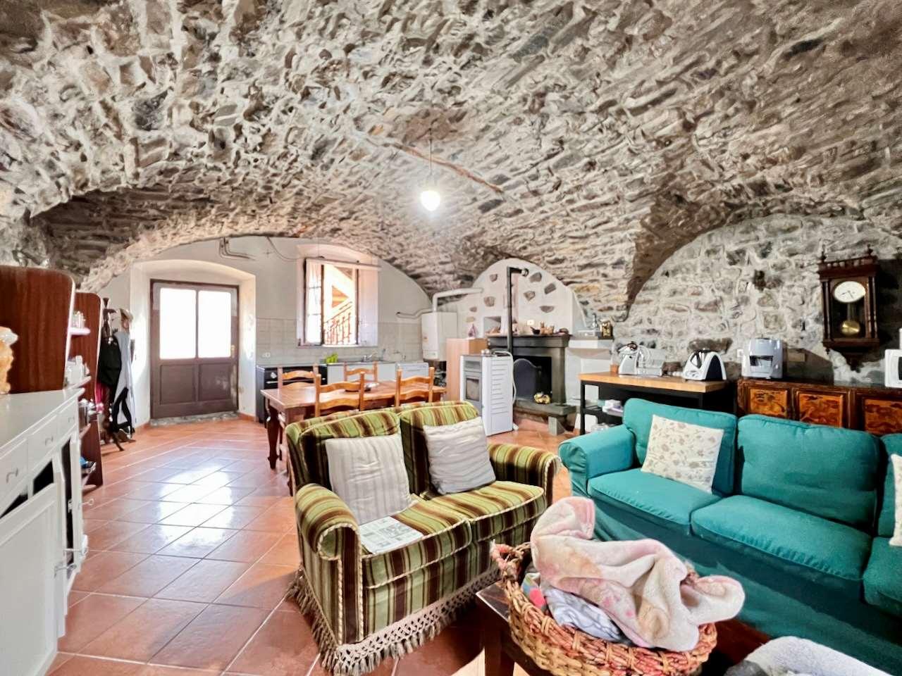 Casa indipendente in vendita a Solto Collina