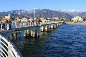 Palazzina commerciale in vendita a Massa