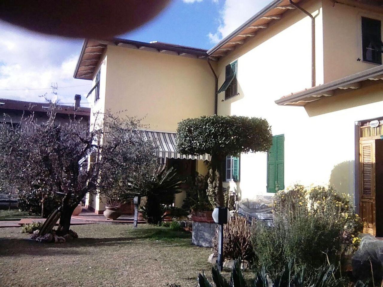 Villa a schiera in vendita a Luni