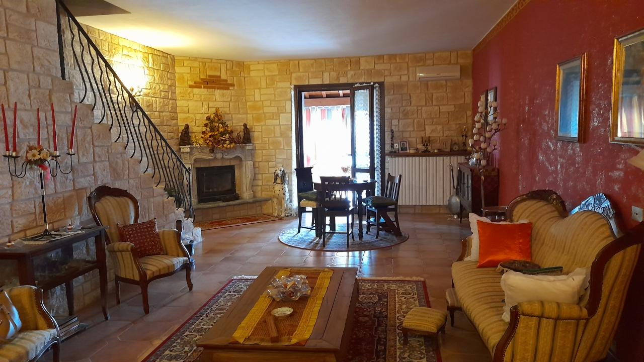 Casa indipendente in vendita a Canneto Pavese