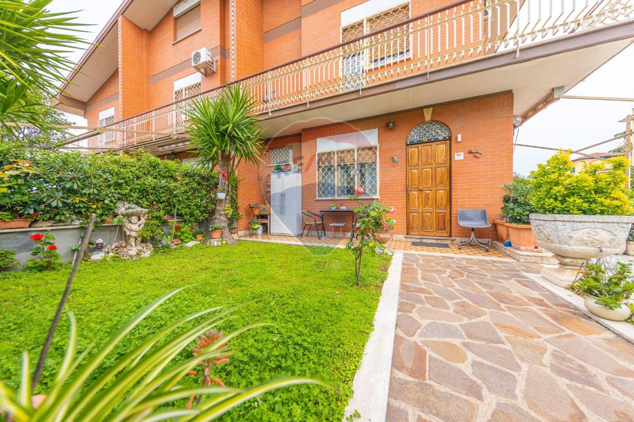 Villa a schiera in Via Roberto Melli 2, Roma