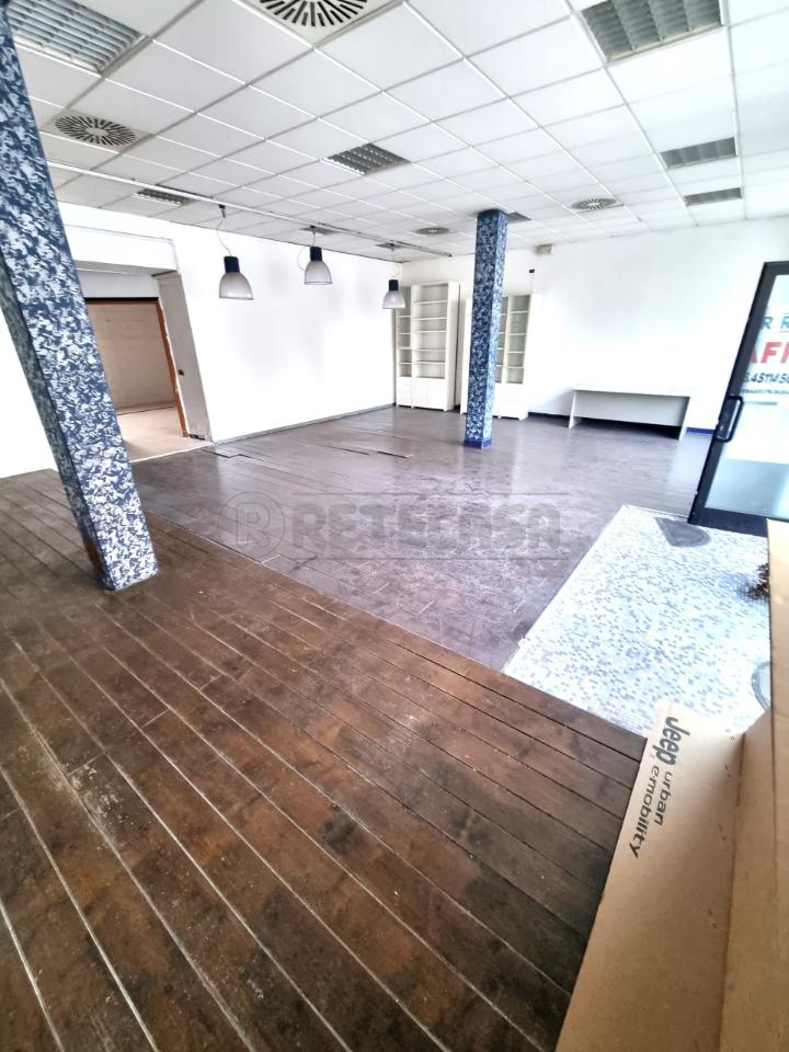 Palazzina commerciale in affitto a Pescara