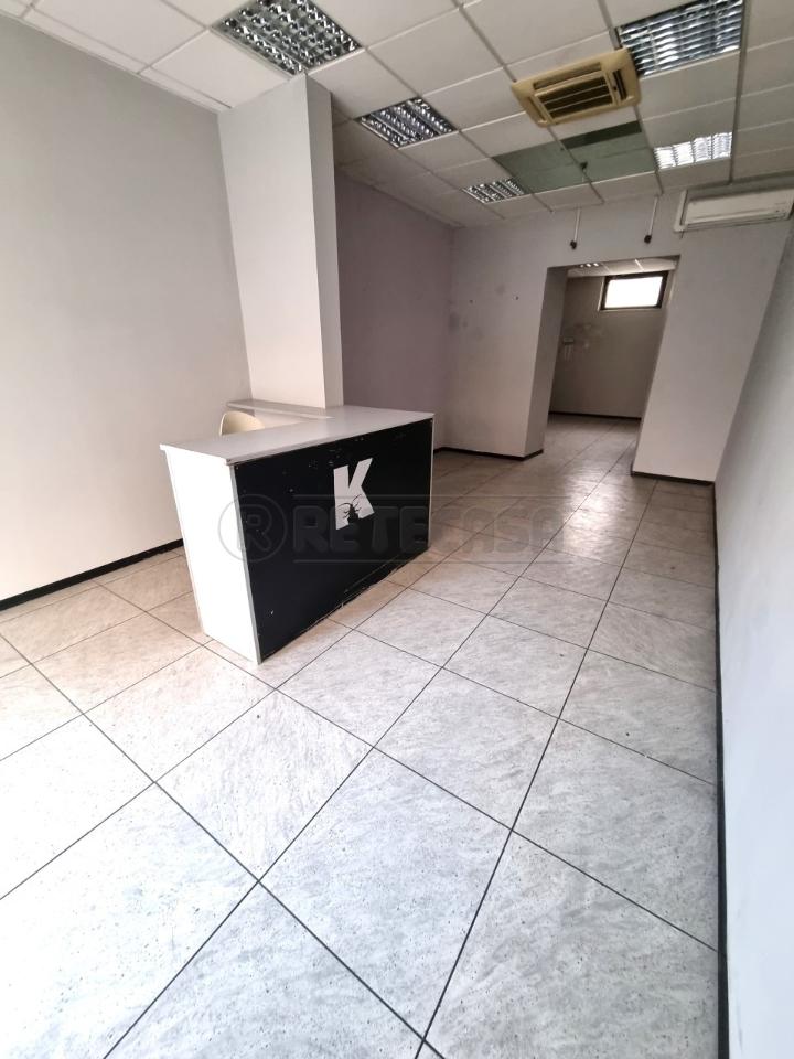 Palazzina commerciale in affitto a Pescara