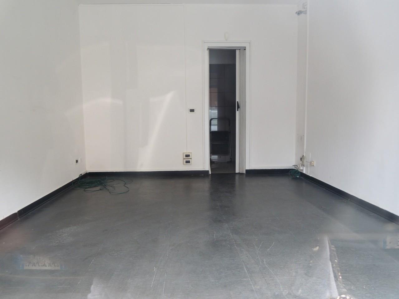 Negozio in vendita a Modena