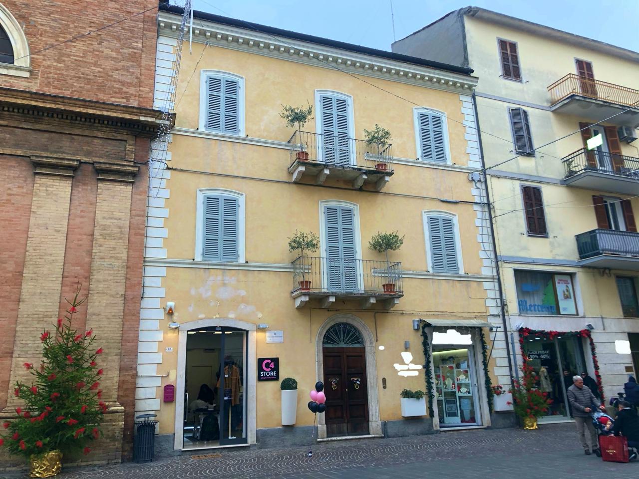 Locale commerciale in vendita a San Benedetto Del Tronto