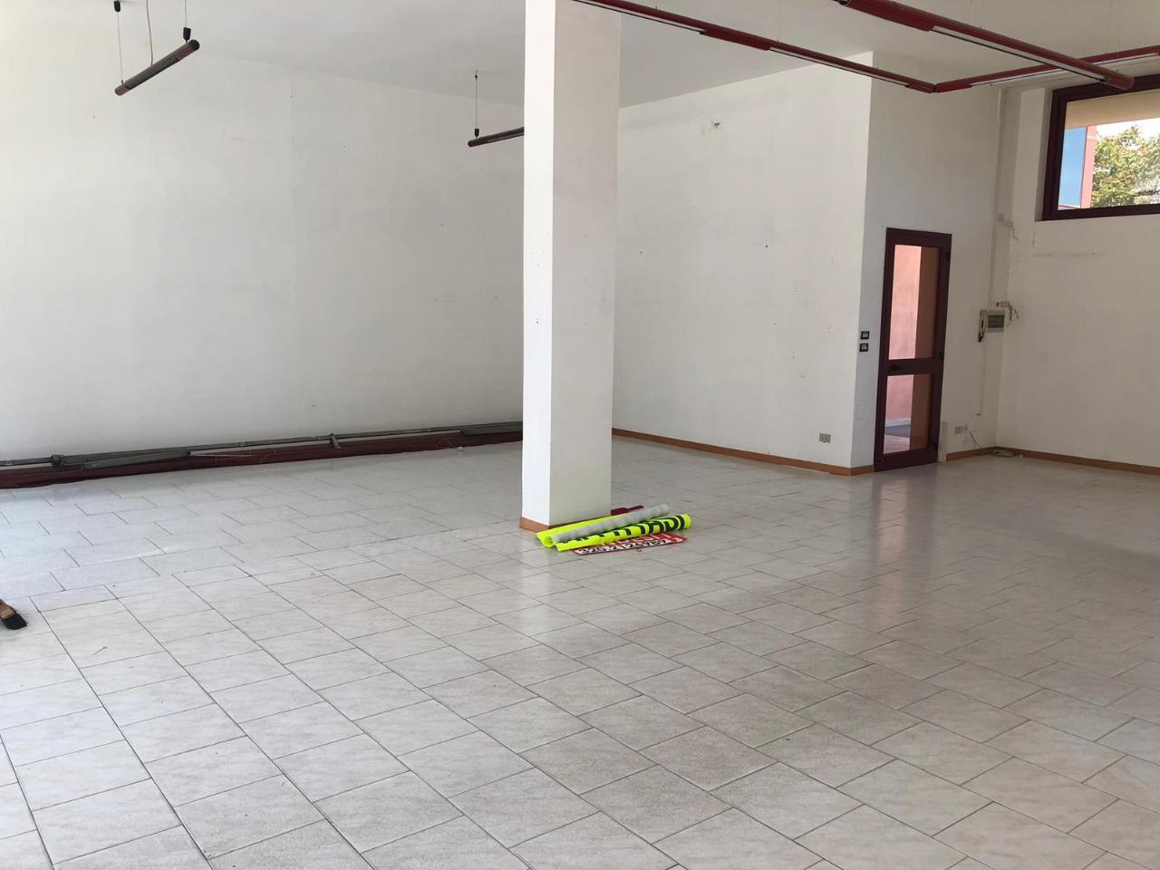 Locale commerciale in vendita a San Benedetto Del Tronto