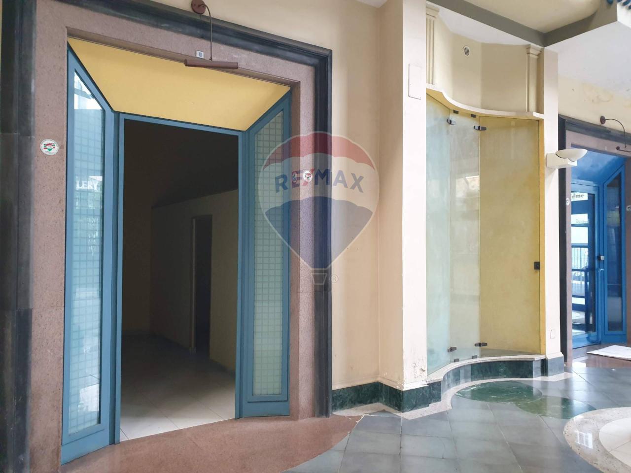 Negozio in vendita a Casoria