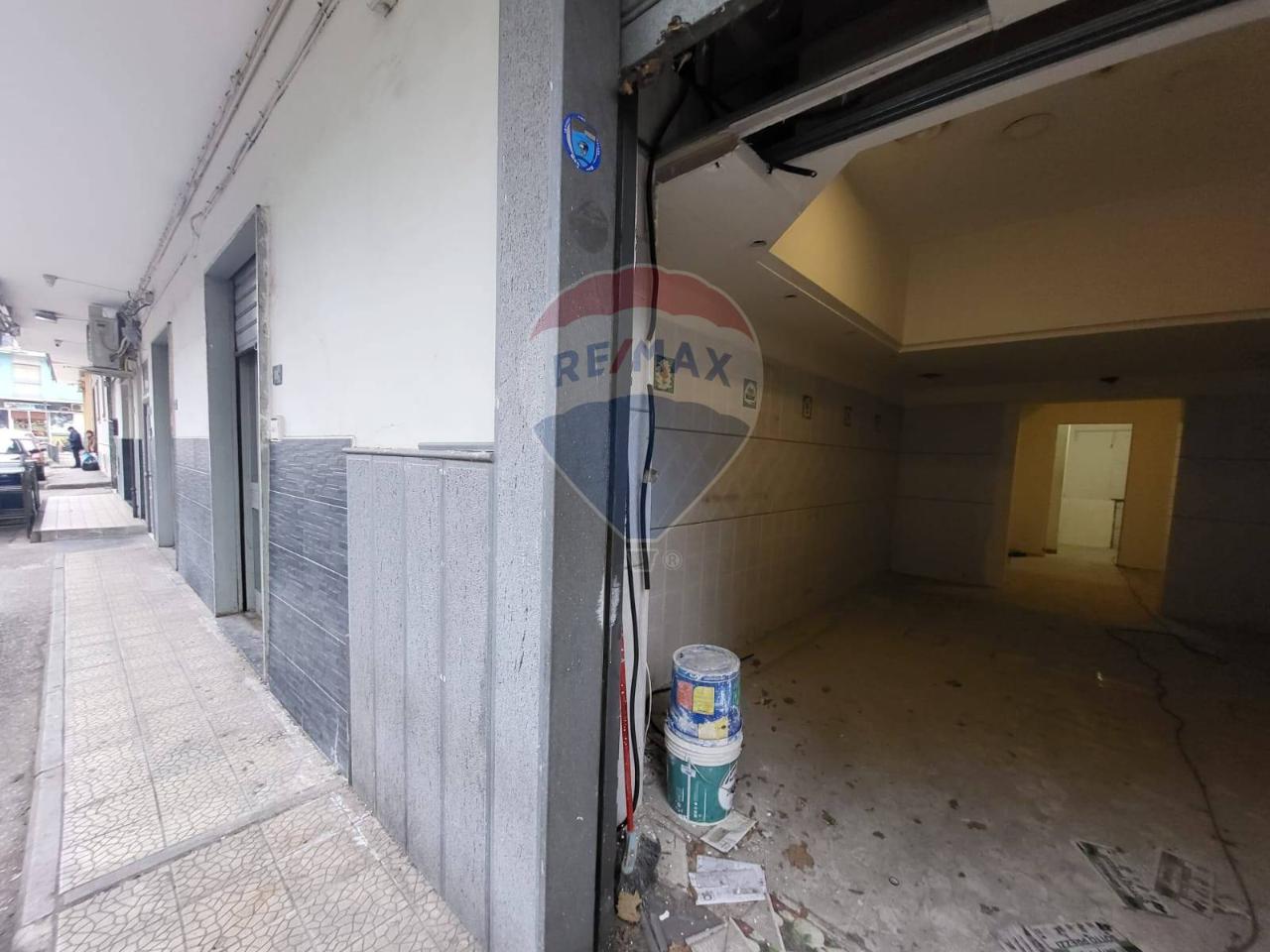 Negozio in affitto a Casoria