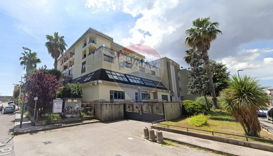 Negozio in vendita a Casoria