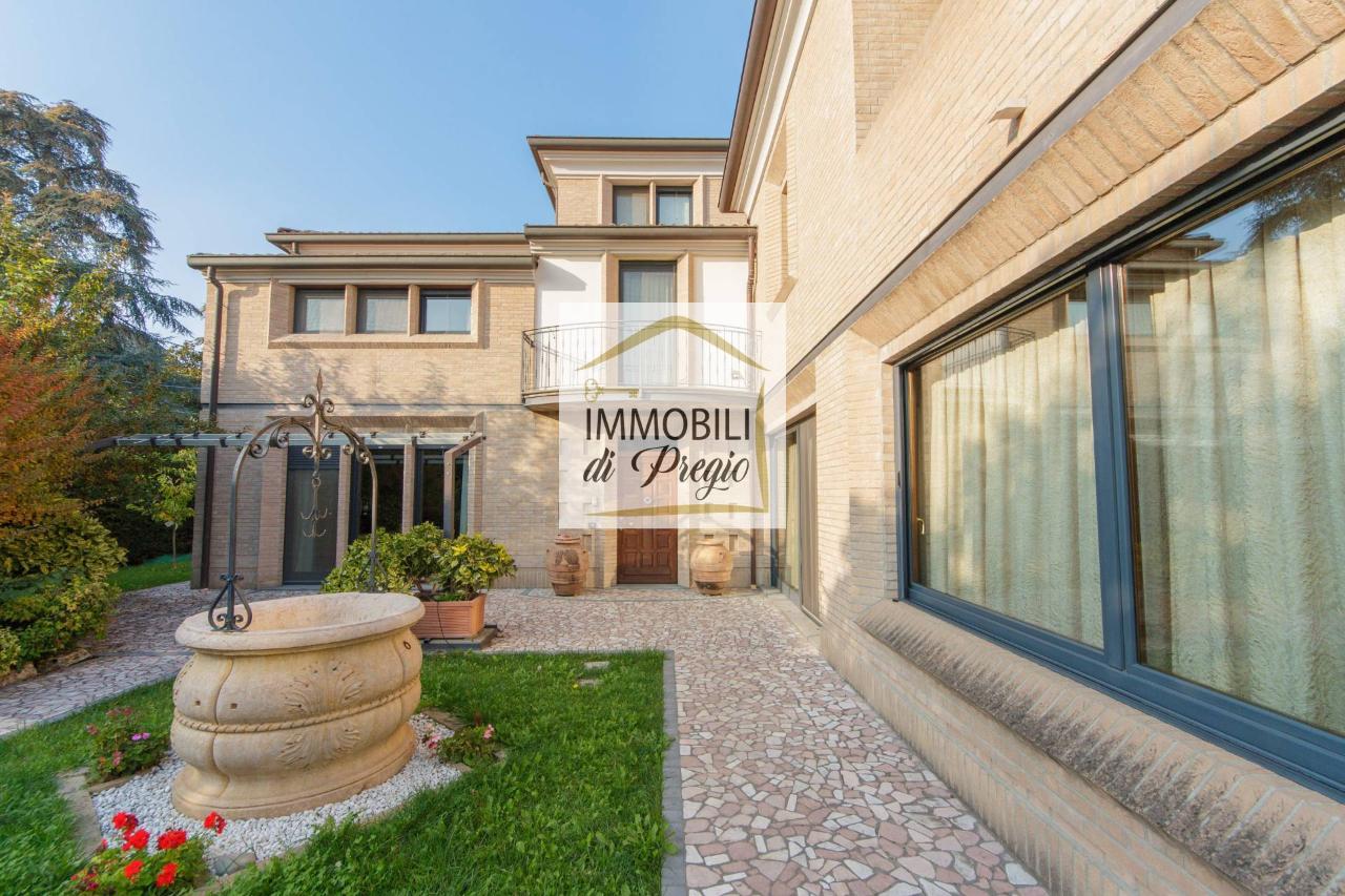 Villa in vendita a Parma
