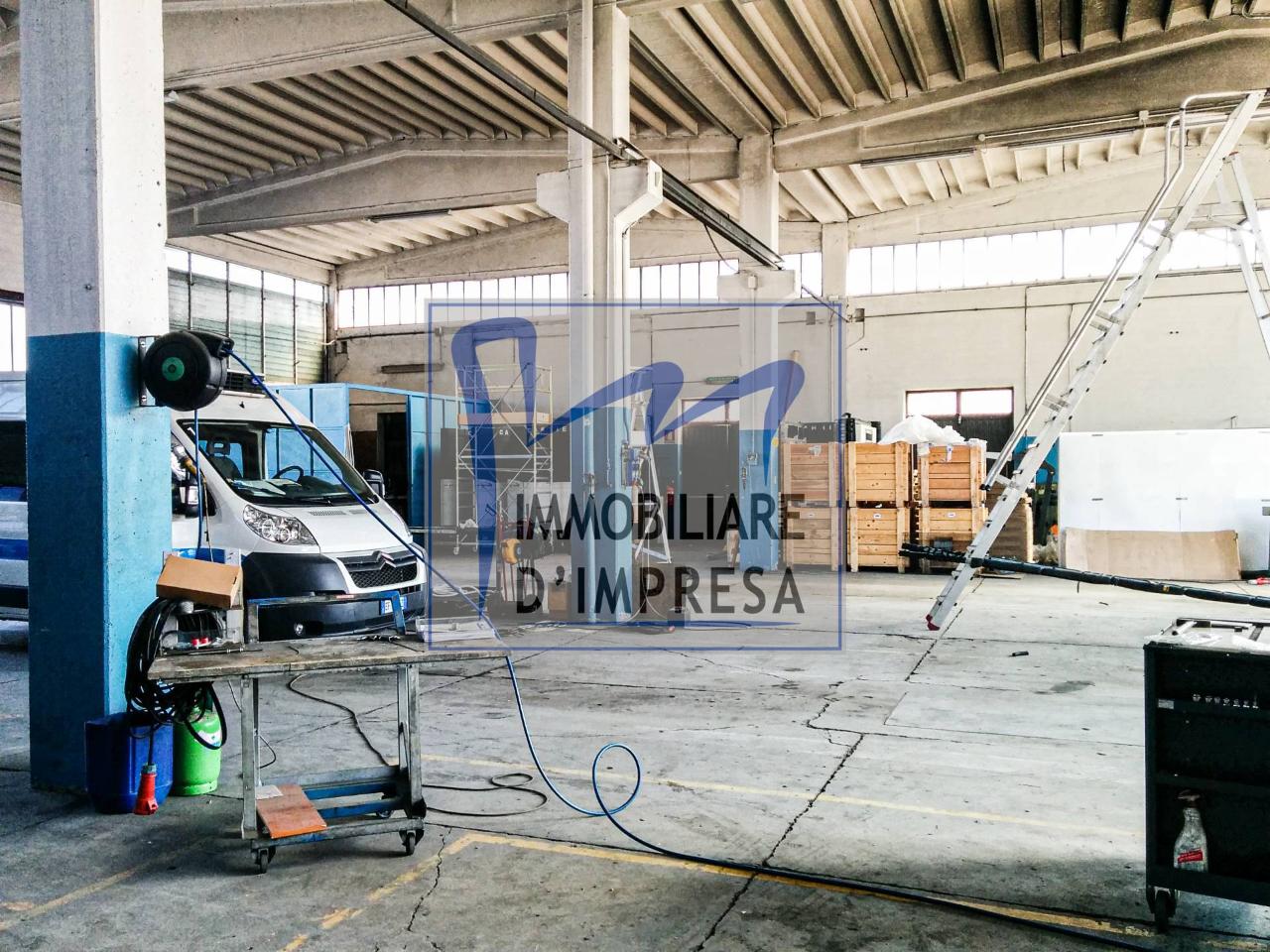 Capannone in vendita a Parma