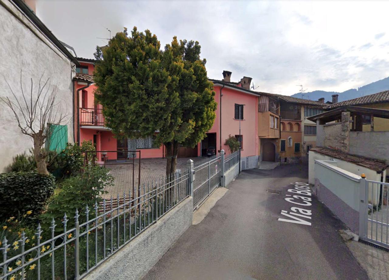 Magazzino in vendita a Peia