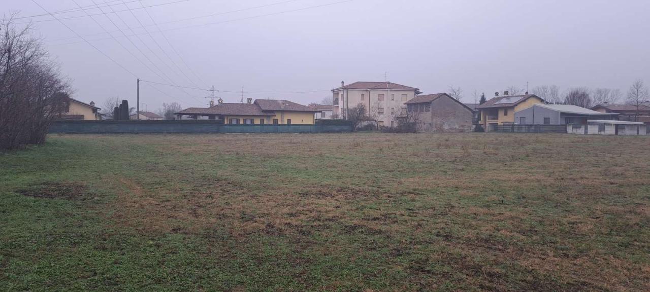 Terreno edificabile in vendita a Canonica D'Adda
