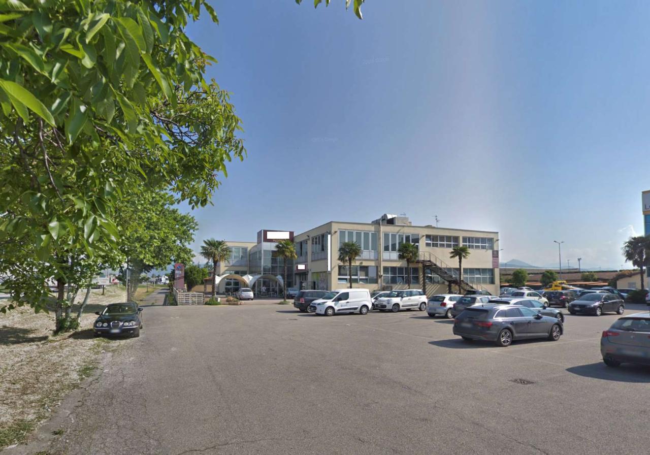 Negozio in vendita a Calcinate