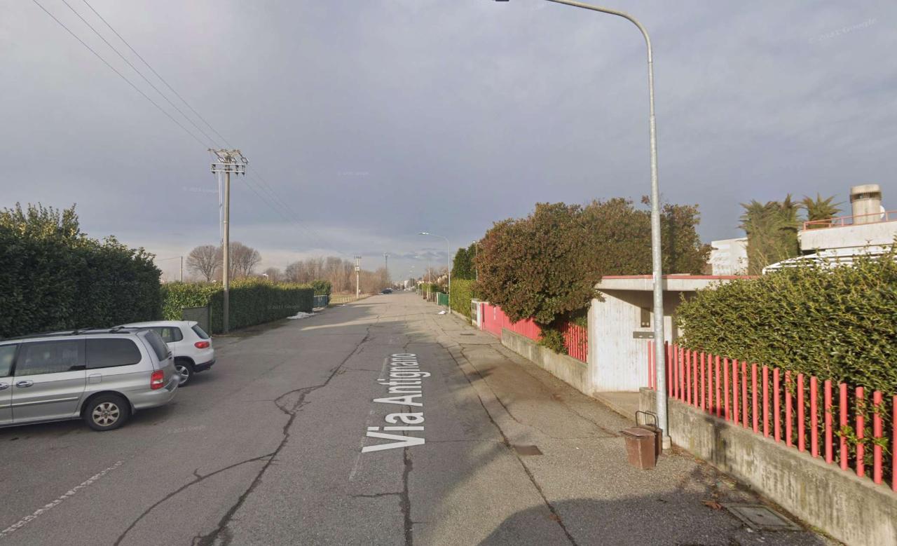 Magazzino in vendita a Cologno Al Serio