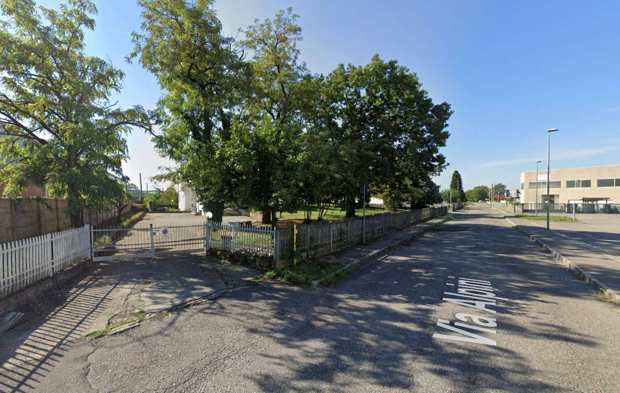 Palazzina commerciale in vendita a Urgnano