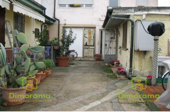 Magazzino in vendita a Viareggio