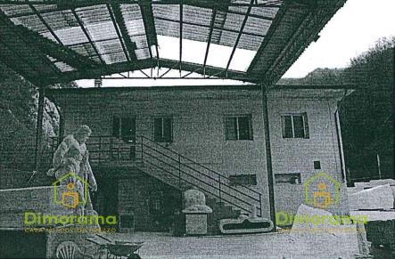Officina in vendita a Carrara