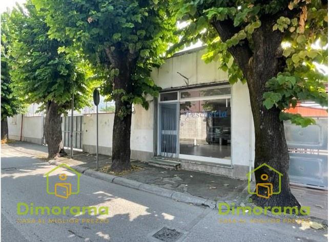 Negozio in vendita a Carrara