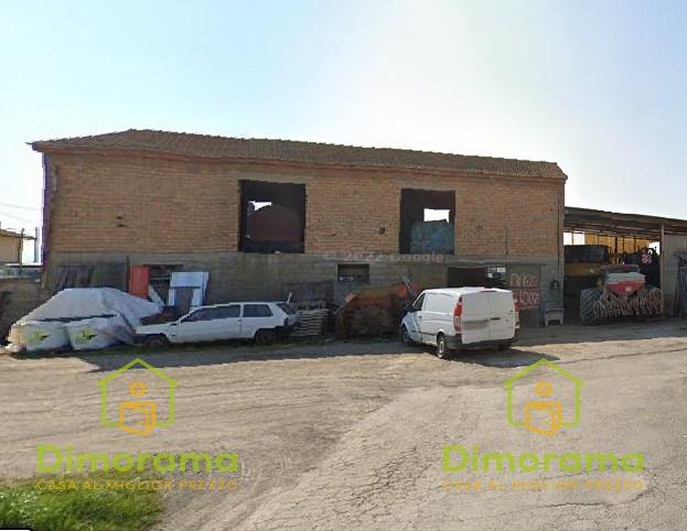 Magazzino in vendita a Cascina