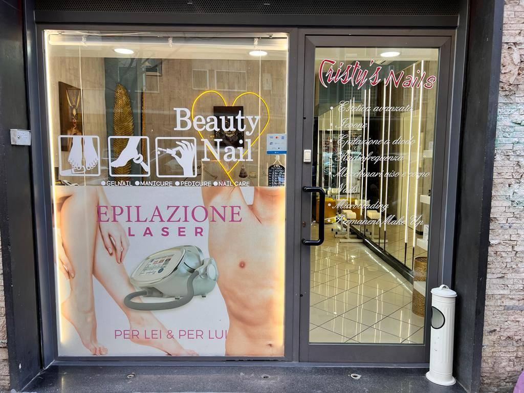 Esercizio commerciale in vendita a Roma