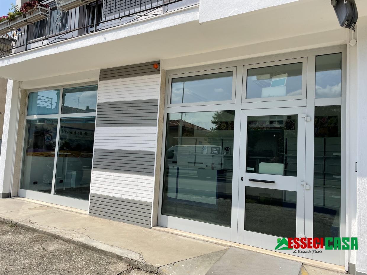 Negozio in affitto a Calvenzano