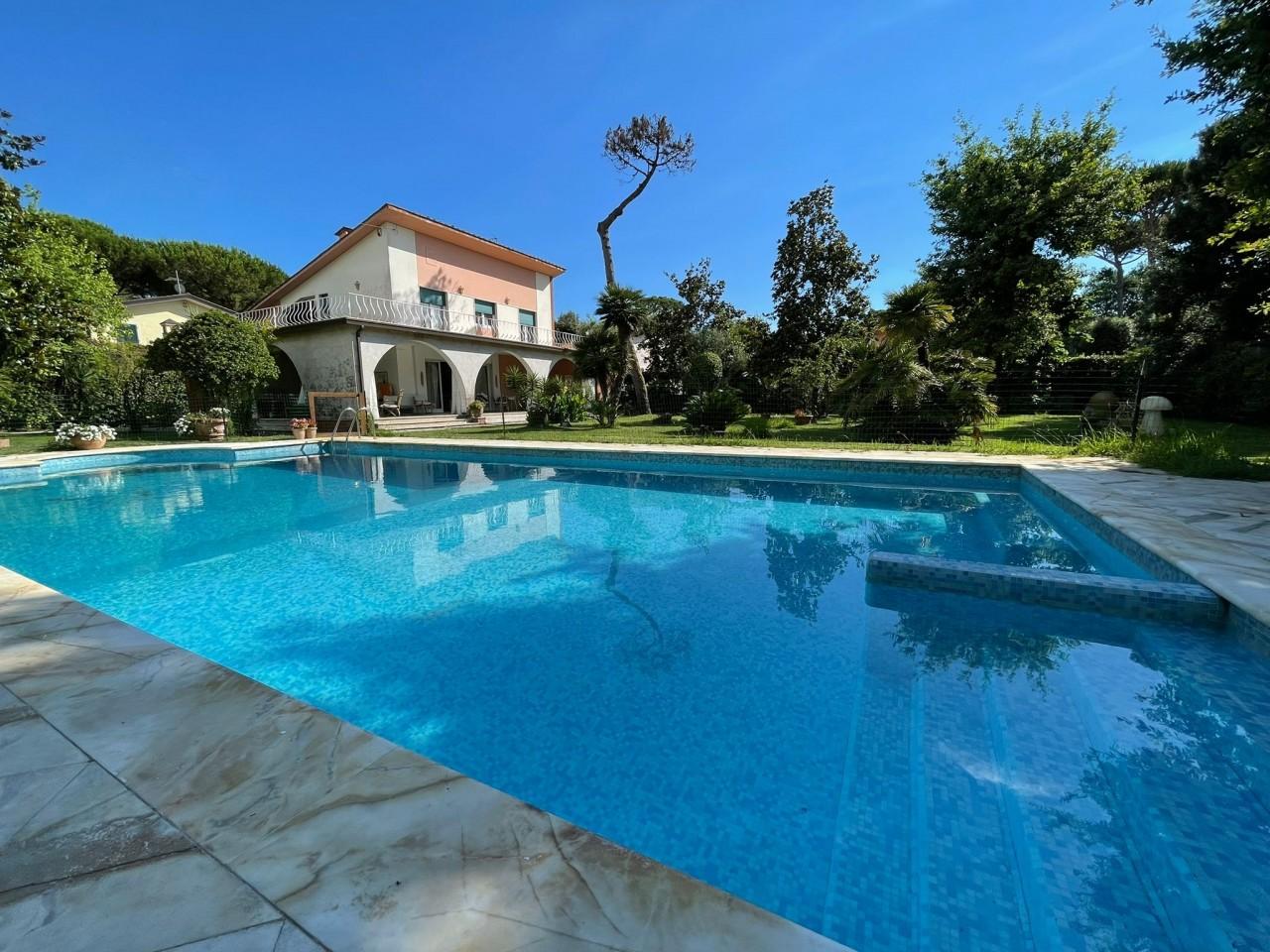 Villa in vendita a Forte Dei Marmi