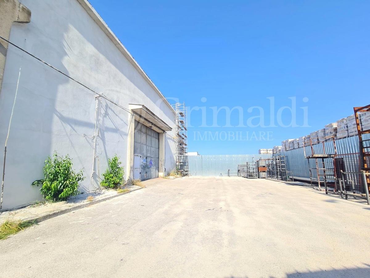 Capannone in affitto a Mugnano Di Napoli