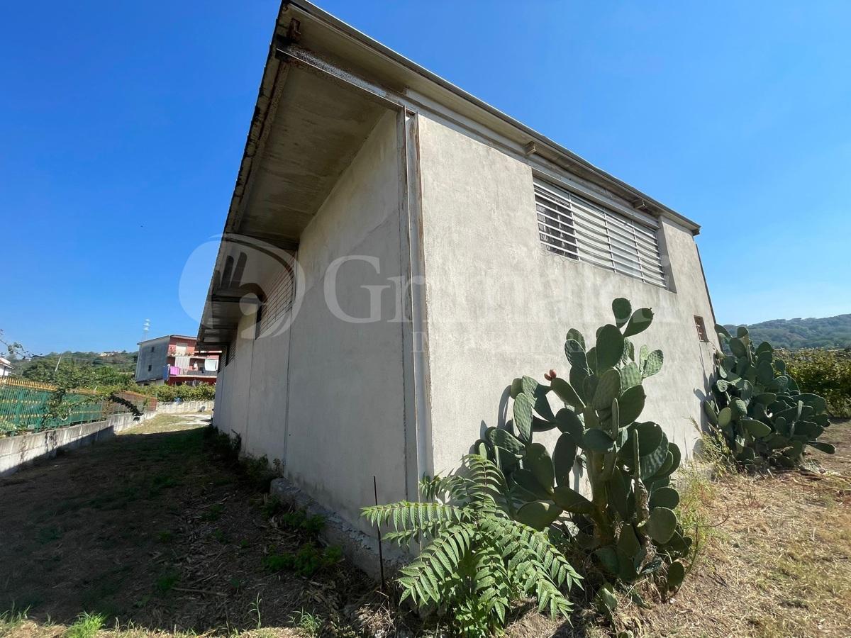 Capannone in vendita a Quarto