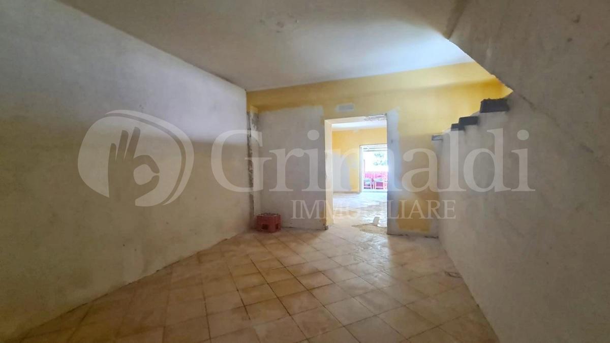 Negozio in affitto a Quarto