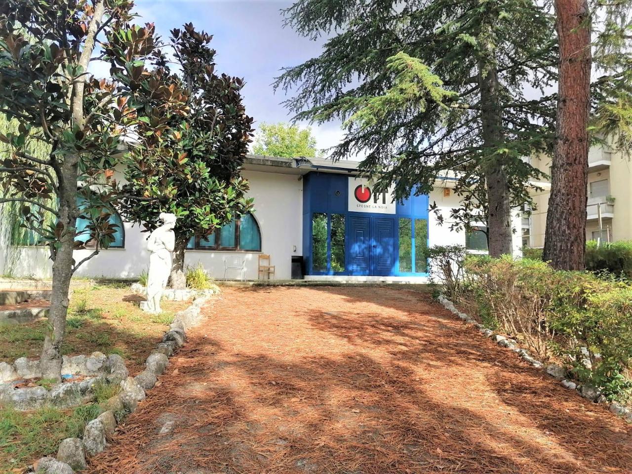 Locale commerciale in vendita a Campli
